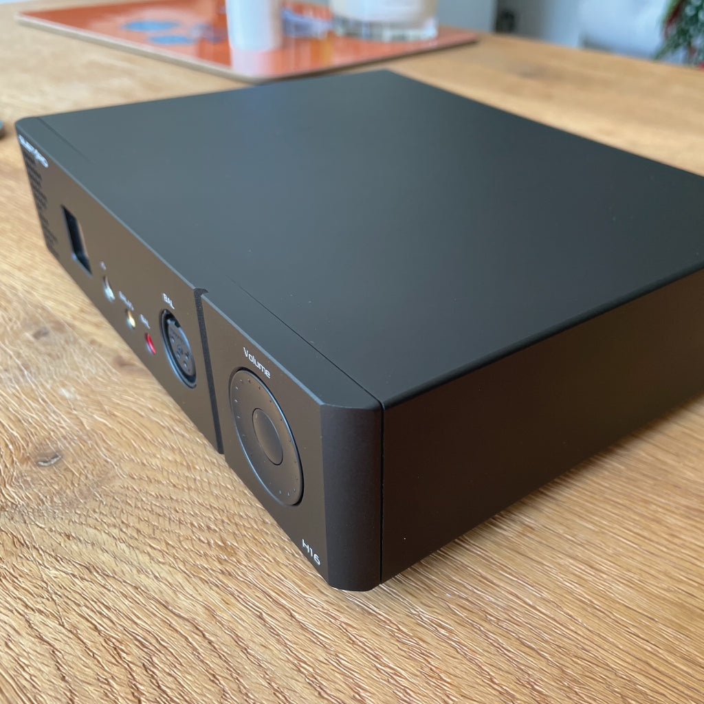 GUSTARD H16 Desktop Headphone Amplifier | Concept Kart